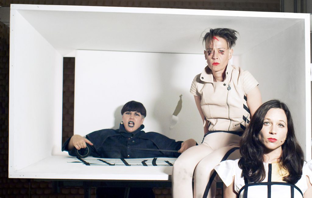 Sommerfest mit Performance: SimultanProjekte 2023 | ArtJunk